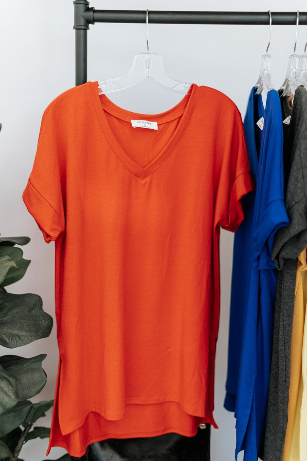 Amy V-Neck Tee - Final Sale – modern+chic